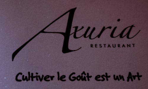 Mes parents vont au restaurant sans moi , Restaurants